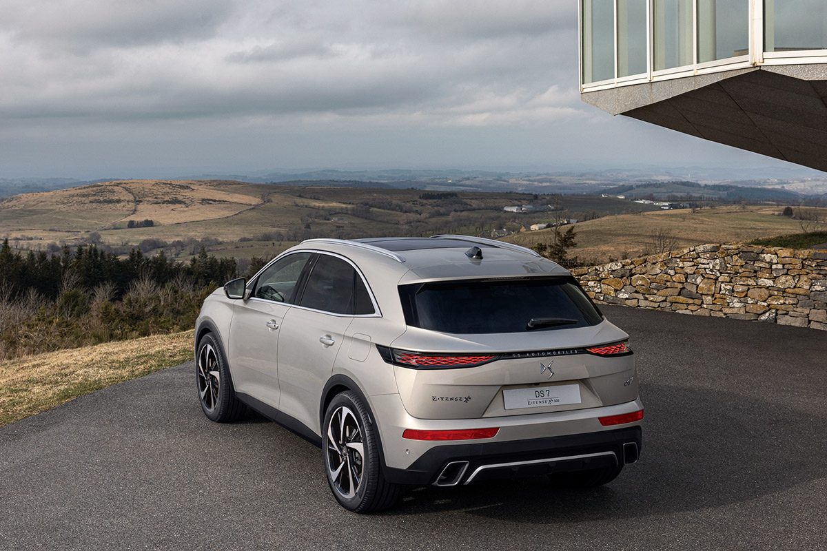 大人の愛車選び！ vol.12よりエレガントに力強く進化したSUV！ 〈DSオートモビル〉DS 7 | Cars | Safari Online